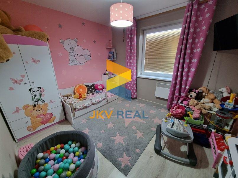 PREDAJ PEKNÝ DOM SO SLNEČNOU ZÁHRADOU V OBCI MACOV | JKV REAL