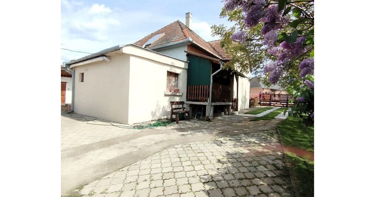 Rodinný dom na predaj Ideálne pre rodinu! Dom s letnou kuchyňou, garážou a súkromím – Kalná nad ...